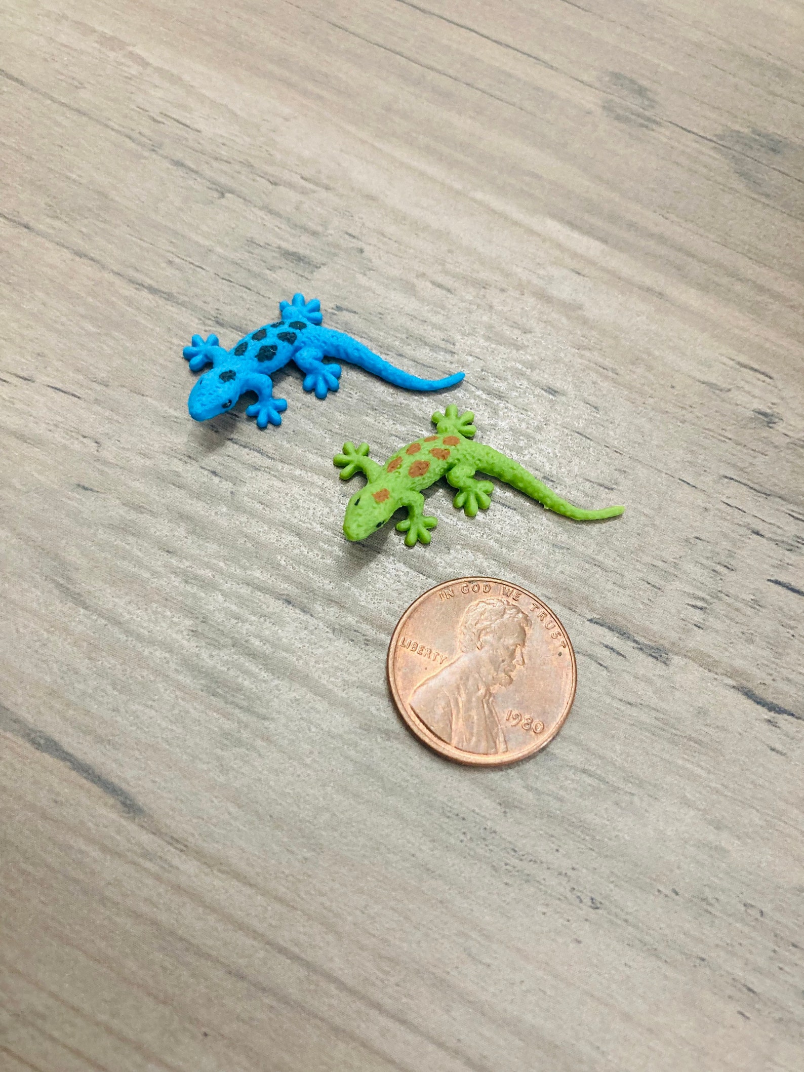 Micro Miniature Lizards choose a Color Green or Blue - Etsy