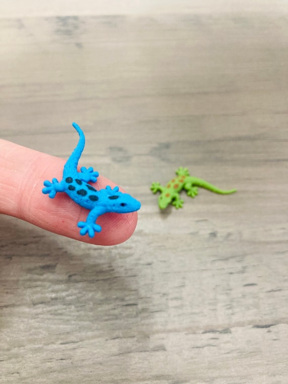 Micro Miniature Lizards choose a Color Green or Blue - Etsy