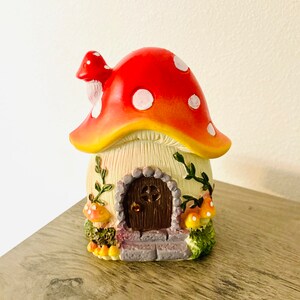Miniature Toadstool House / Gnome Garden Fairy Hut Terrarium Diorama ...