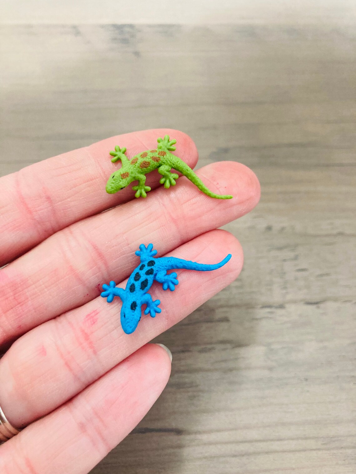 Micro Miniature Lizards choose a Color Green or Blue - Etsy