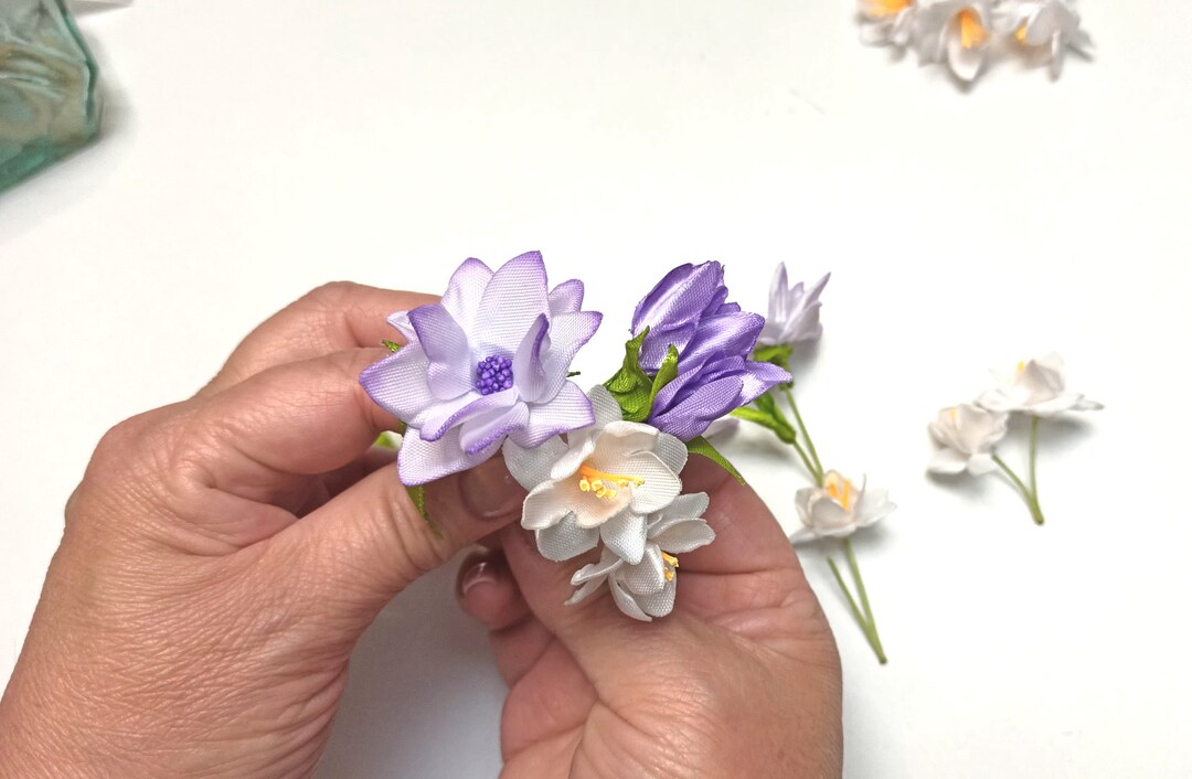 One Video File of Tutorial : Small Ribbon's Flowers, Easy Way and ...