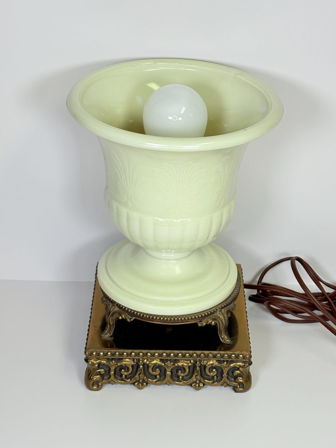 Vintage Aladdin Alacite Glass Urn Lamp - Etsy