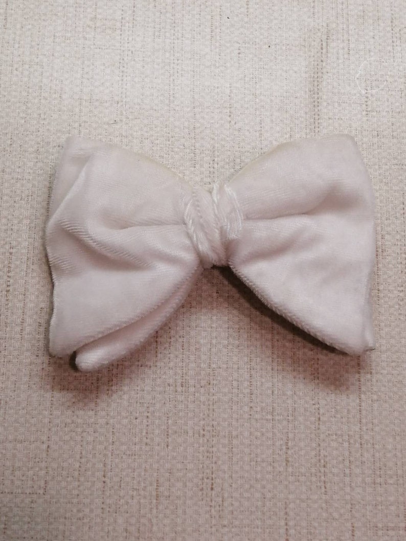 Vintage Bow Tie 1950's-60's White Velvet Bowtie Clip on Velvet Colonel ...