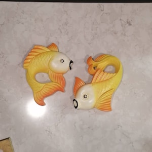 Vintage Kitsch Fishy Wall Plaques Anthropomorphic Chalkware Fish - Etsy