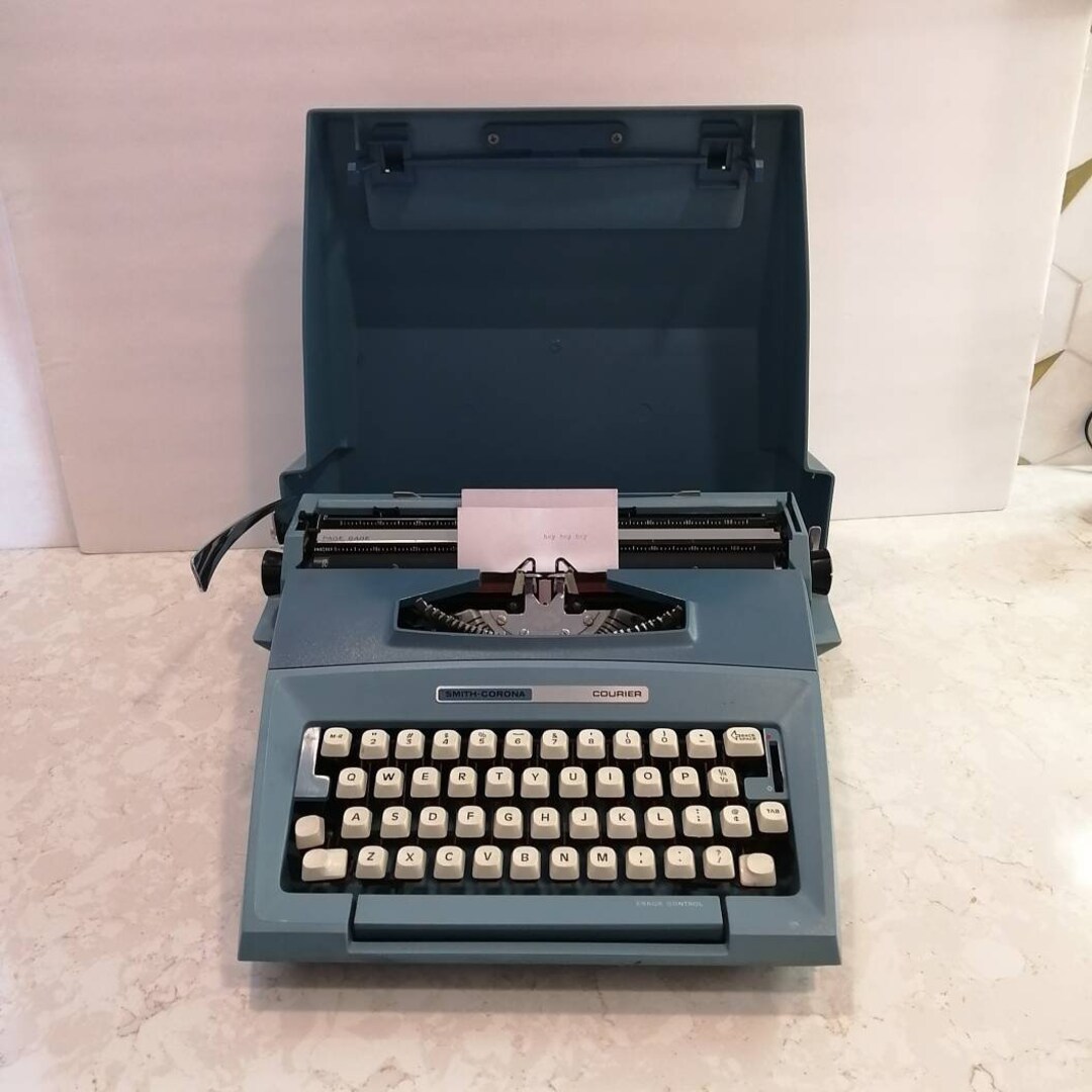 Vintage 1970s to 80s Smith Corona Courier Portable Typewriter - Etsy