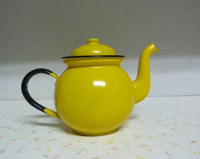 Vintage 1950's Sunny Yellow Enamel Teapot - Etsy