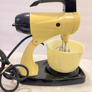 Vintage 1950s Yellow Sunbeam Mixmaster Works Great!! - Etsy