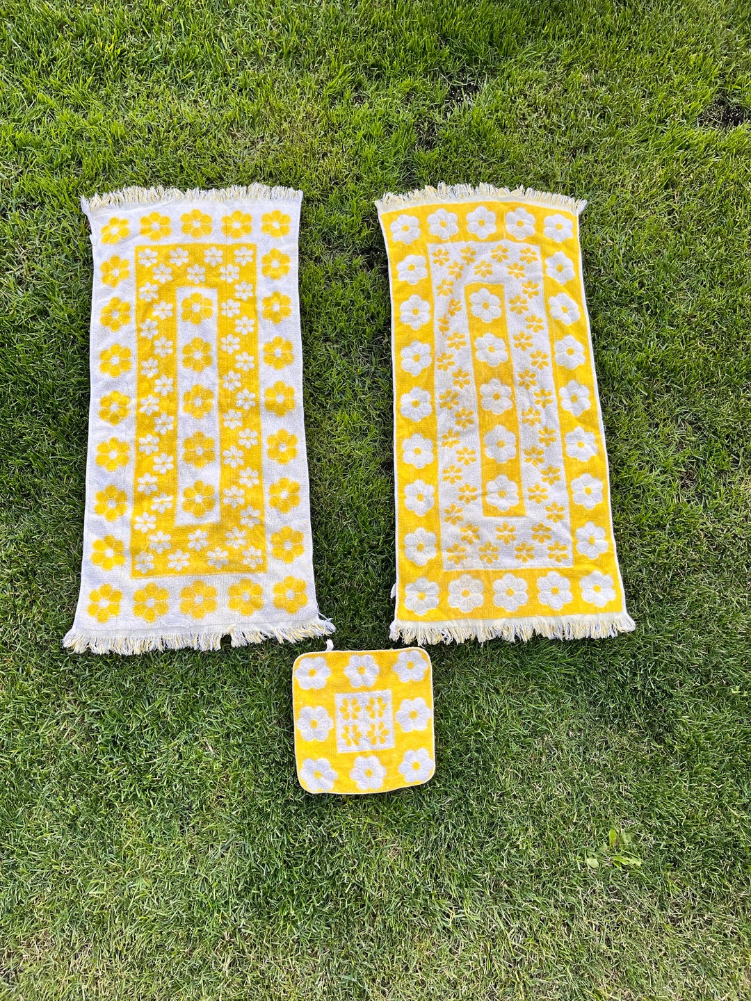 Vintage Mod 1960's Flower Power Towel Set Facecloth Daisies Yellow - Etsy