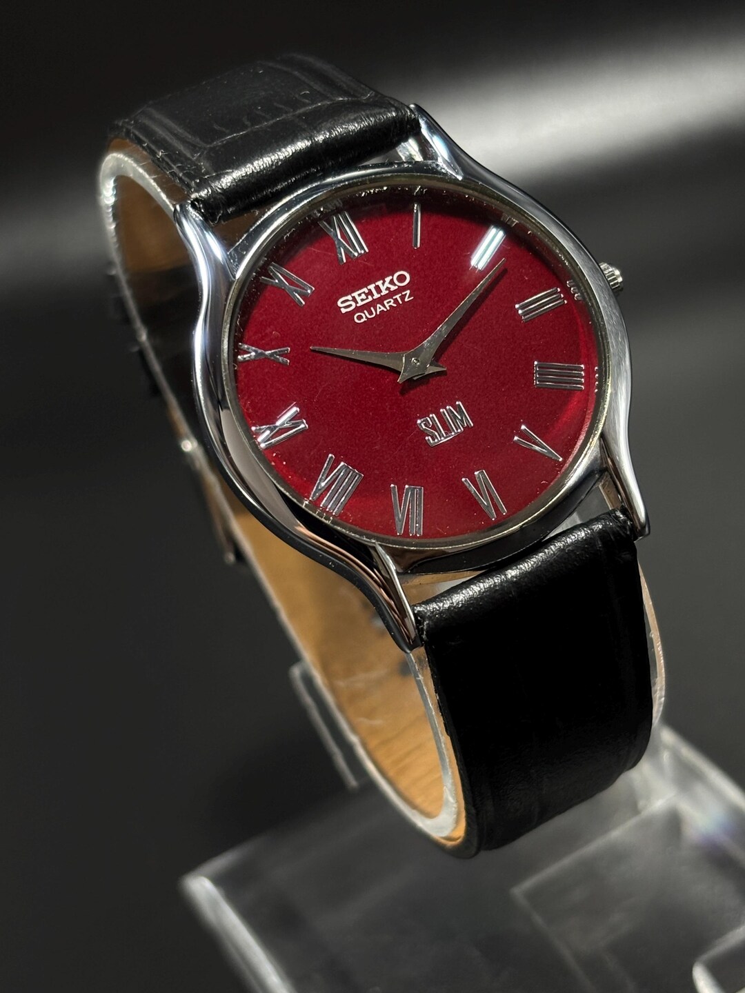 Vintage Seiko Slim Tank Watch: Red Roman Numeral Dial, Leather Band - Etsy