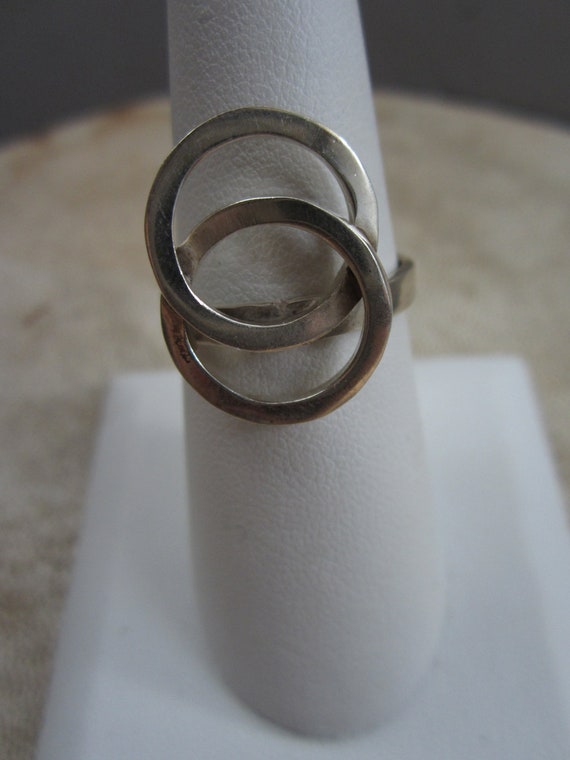 Sterling Silver Overlapping Circle Ring - Gem