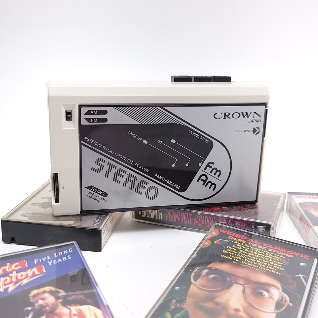 Vintage CROWN SZ-22 Walkman Cassette Player Am/fm Radio White Retro 80 ...