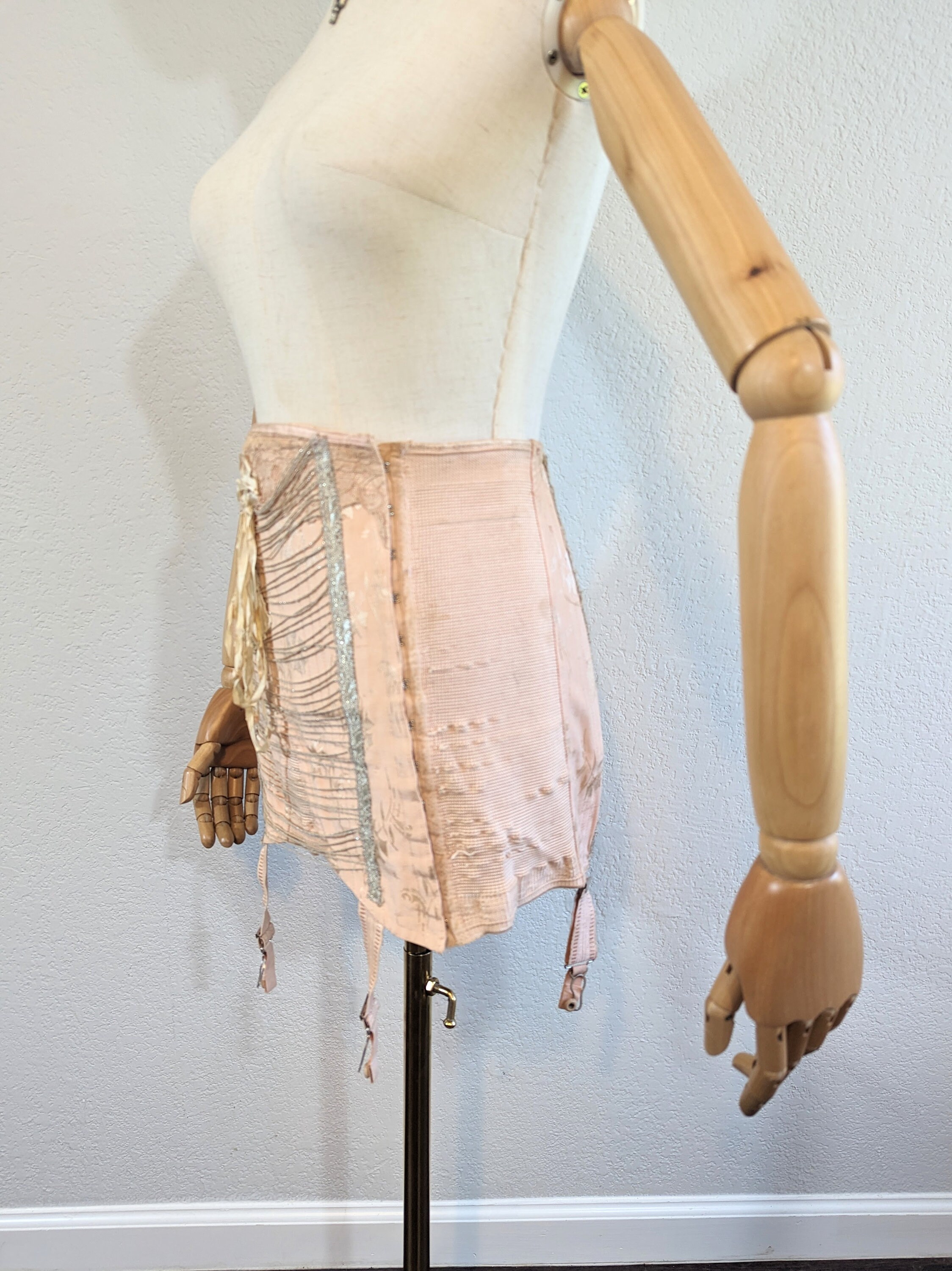 1940s Soft Pink Floral Embellished Girdle // Medium - Etsy
