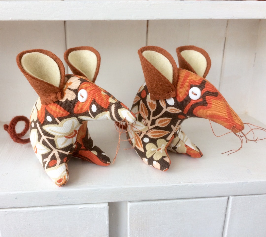 Candida Retro Mouse in 70s Heals Brown or Orange Art Nouveau Floral ...