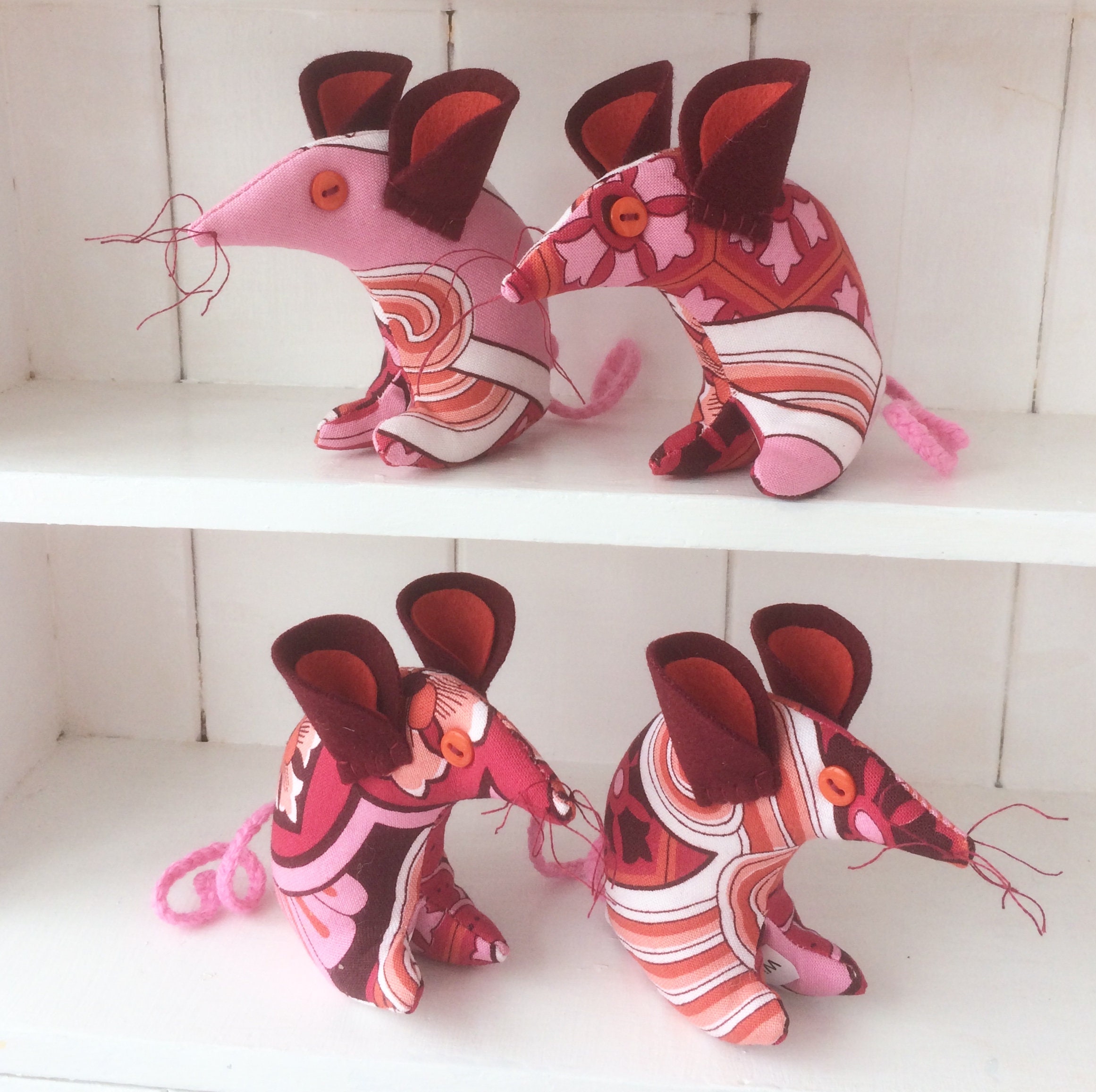 Zany Zelda Groovy Retro Mouse in 70s Red Pink Abstract Vintage | Etsy UK