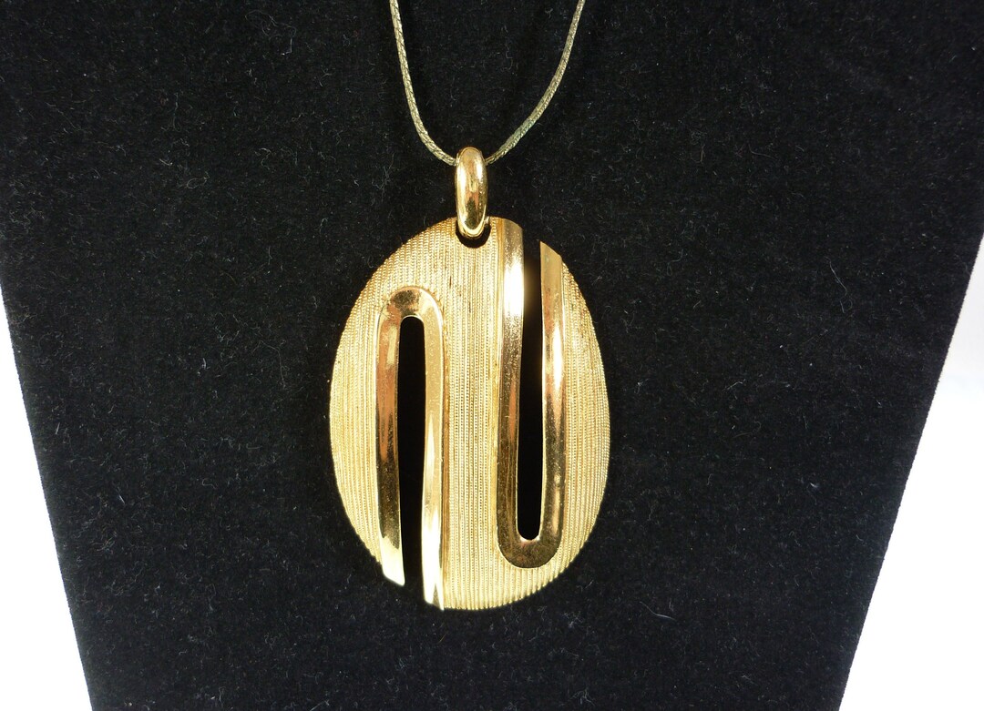 Crown Trifari Pendant Textured Gold Signed and Numbered - Etsy