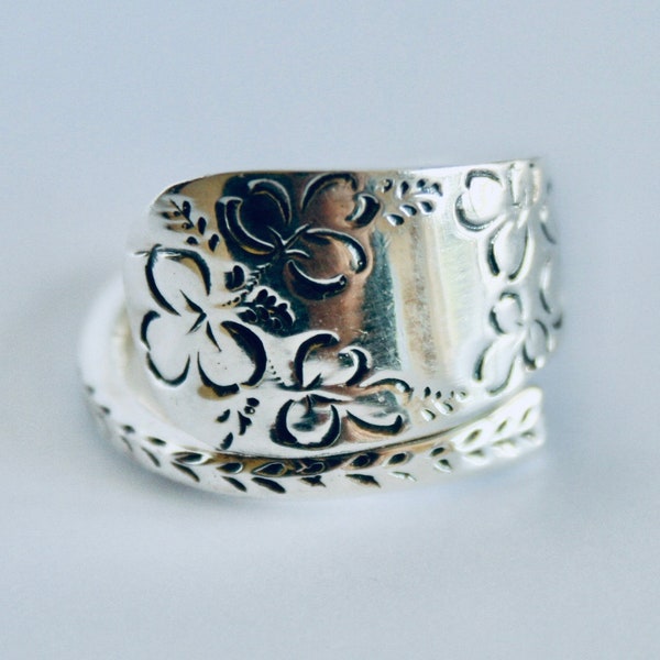 Shamrock Ring - Etsy