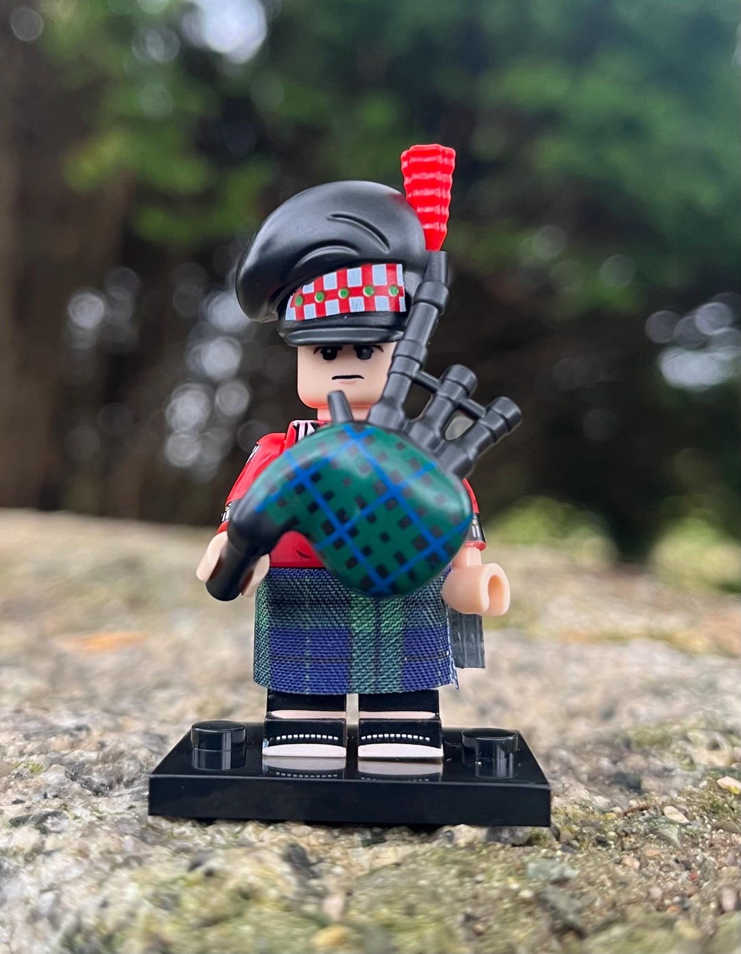 Scottish Minifigure Piper in Kilt Playing Bagpipes With Base and Mini ...