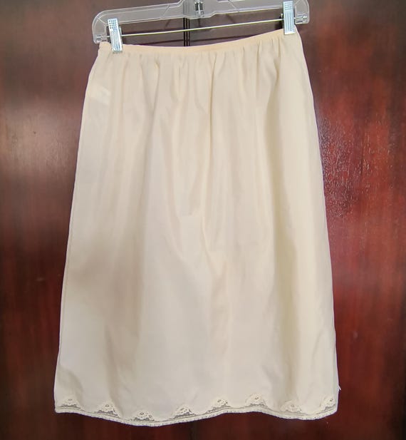 Vintage Creamy White Half Slip with Lace Hem - Gem