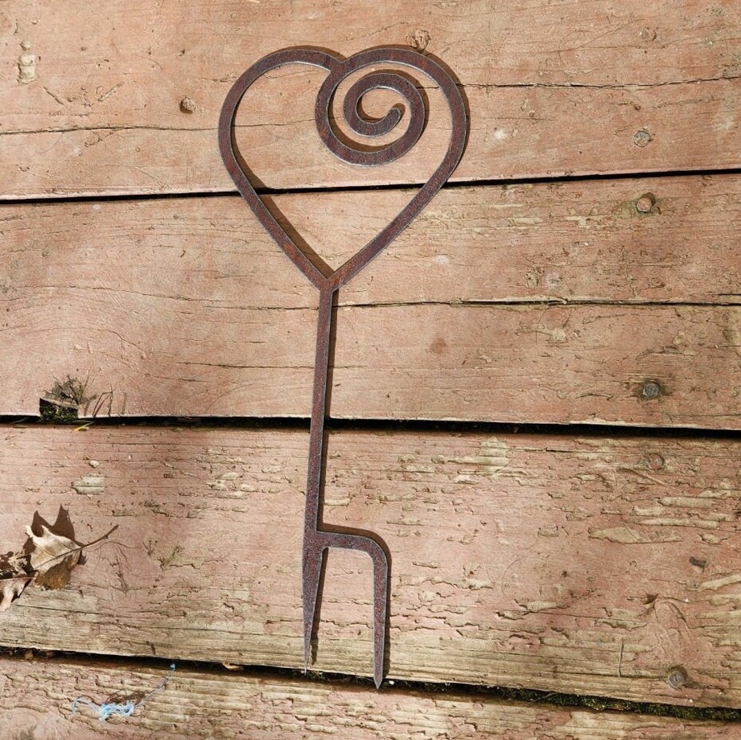 Swirl Heart Small Rustic Garden Stake Custom Rusty Yard Art Metal Heart ...