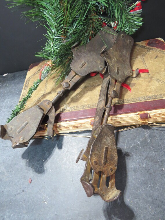 Vintage Primitive Steel Ice Skates Barney and Berry C… - Gem