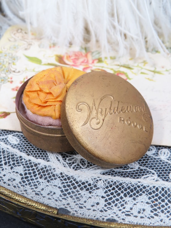 vintage tin a rouge - Gem