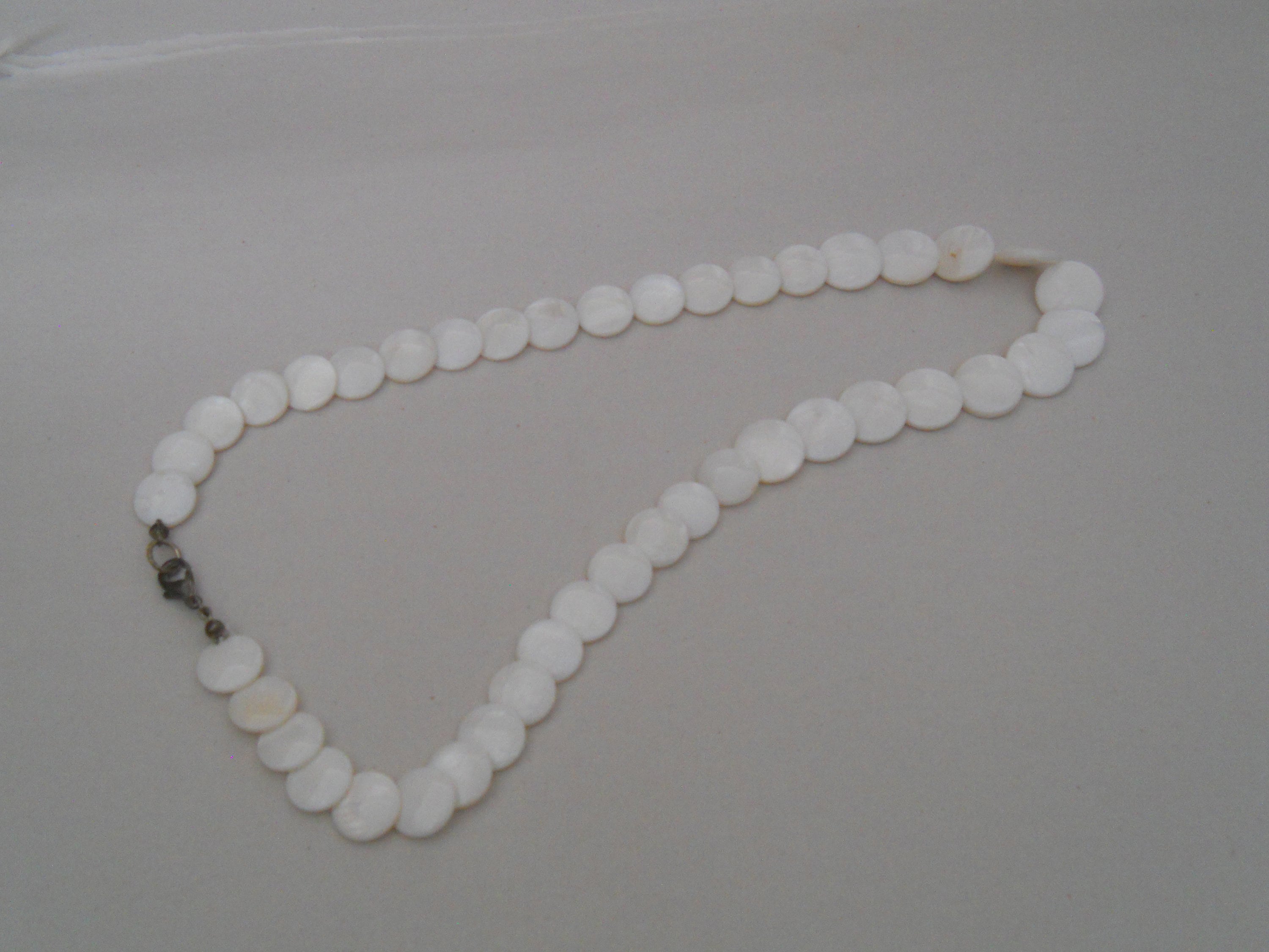 White shell necklace