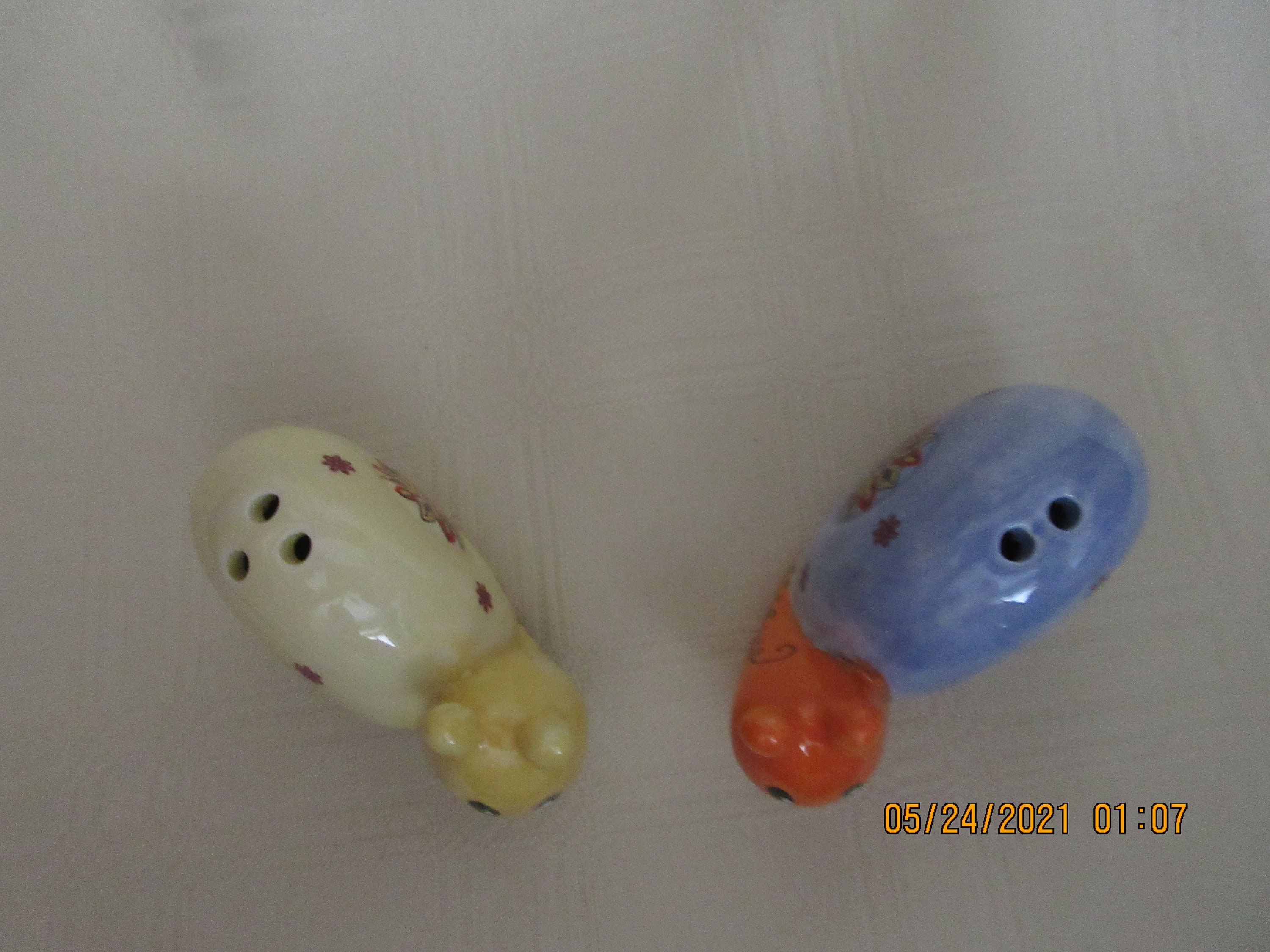 Snails Salt and Pepper Shakers - vintage, collectible