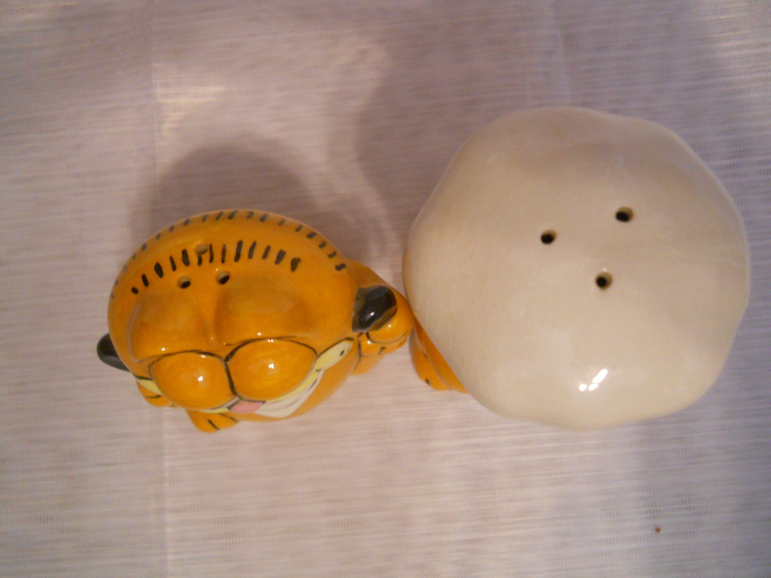 Garfield Salt and Pepper Shakers - vintage, collectible