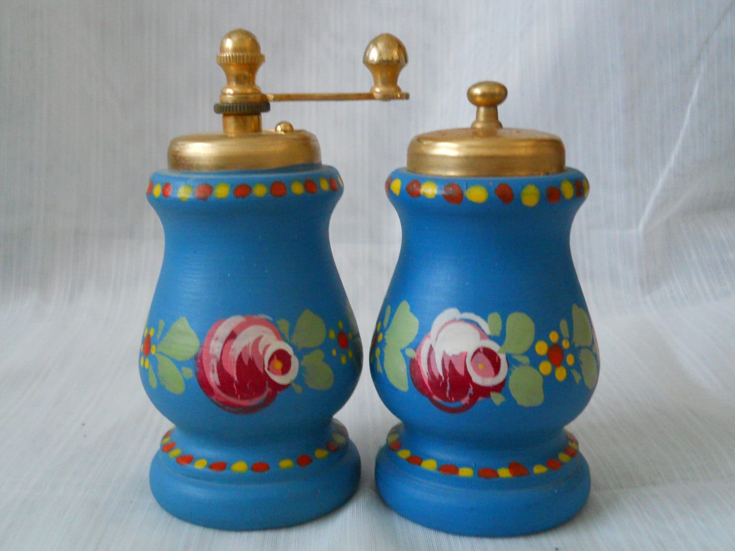 Wooden Salt and Pepper Shakers - vintage, collectible Wooden Salt and Pepper Shakers - vintage, collectible