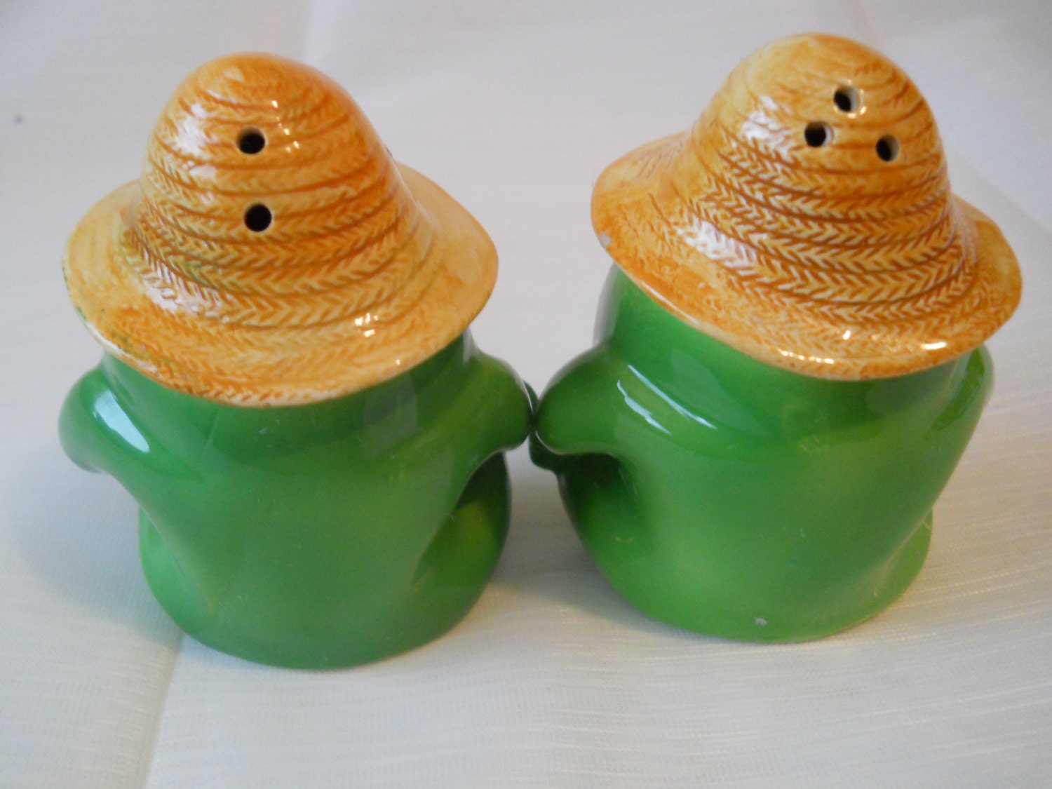 Happy Frog Salt and Pepper Shakers - Vintage, Collectible, Kitchen, Serving