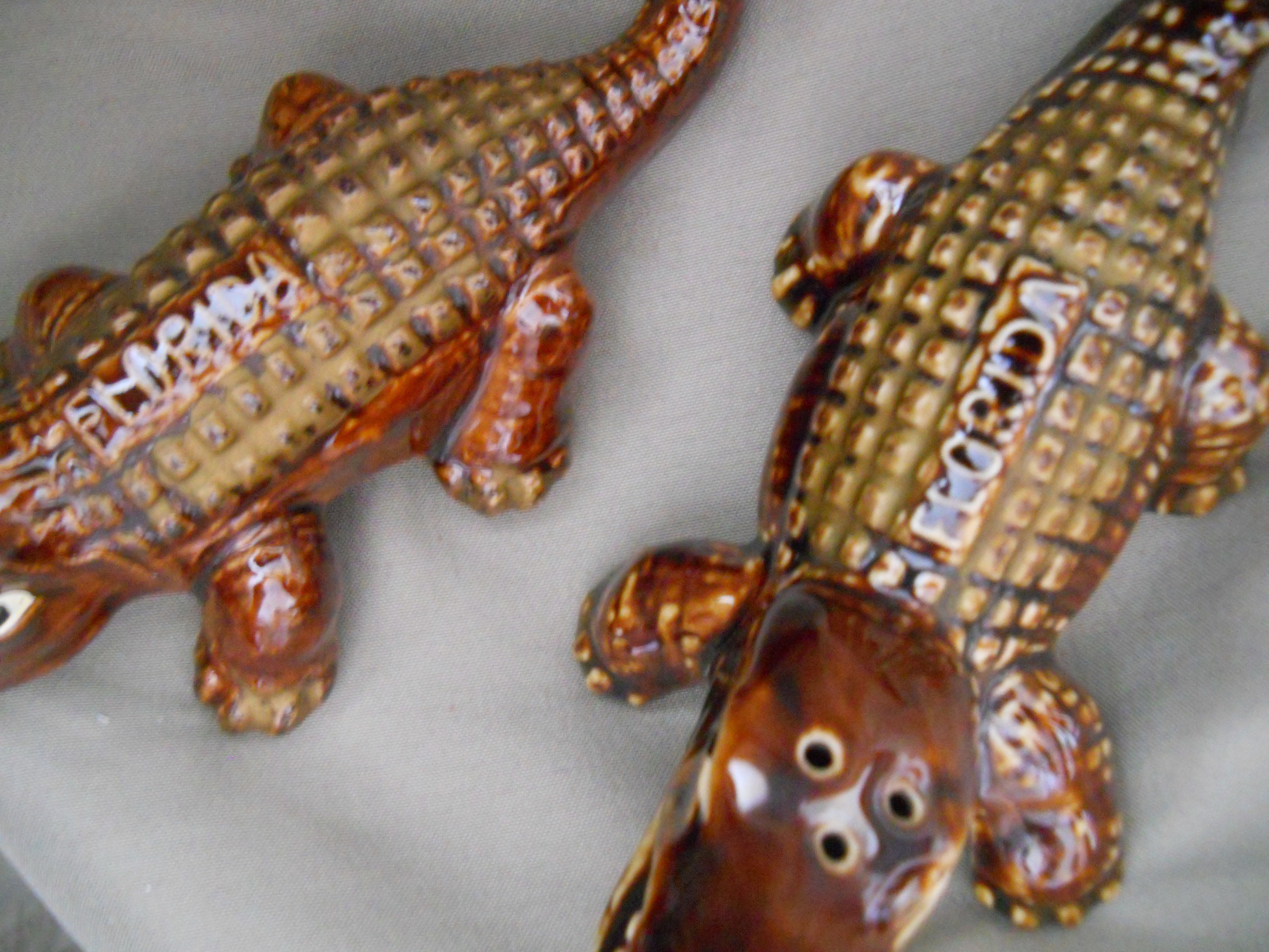 Alligator Salt and Pepper Shakers - vintage, Collectible, souvenir