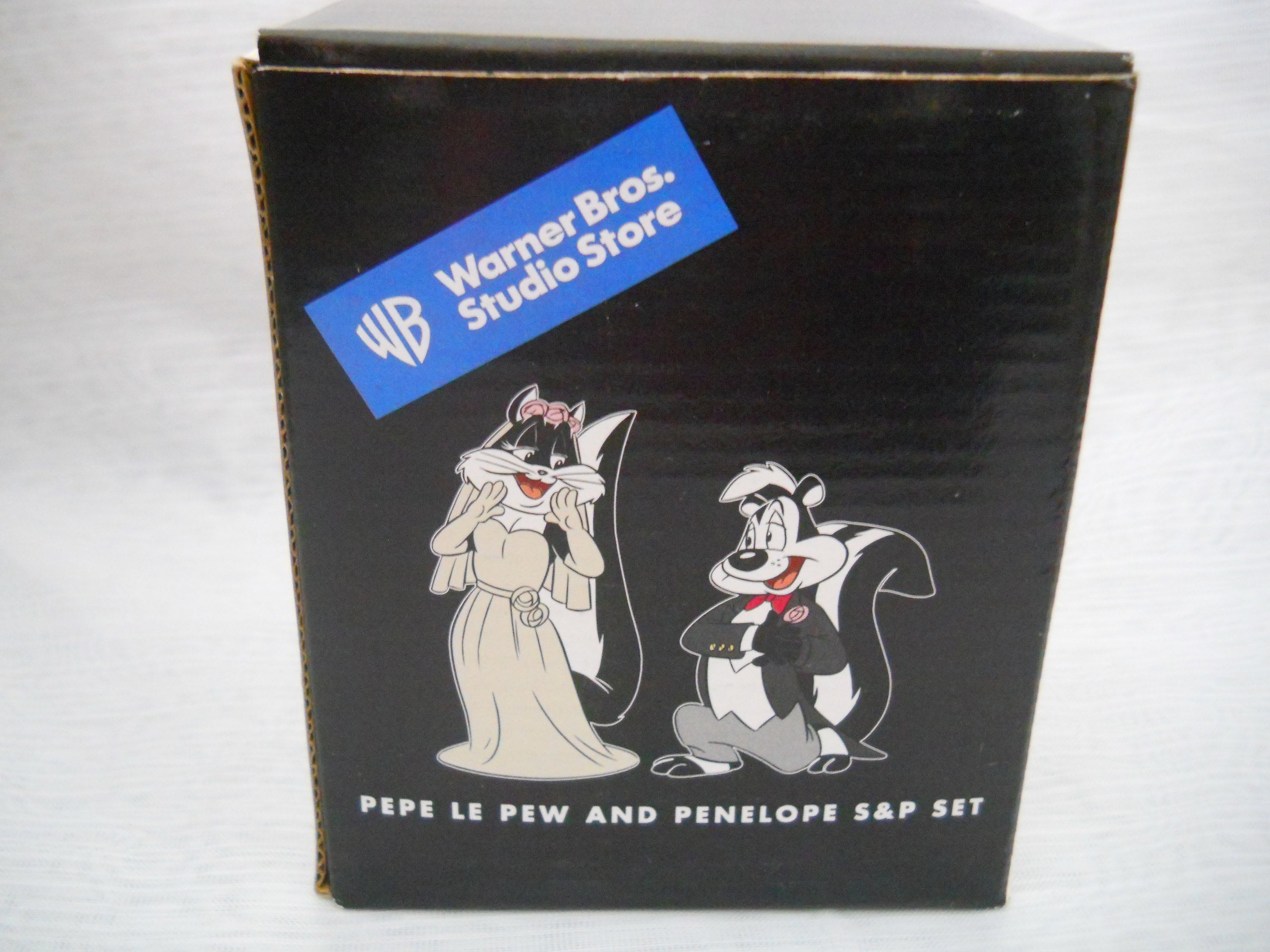 Pepe Le Pew and Penelope Salt and Pepper Shakers - vintage, collectible ...