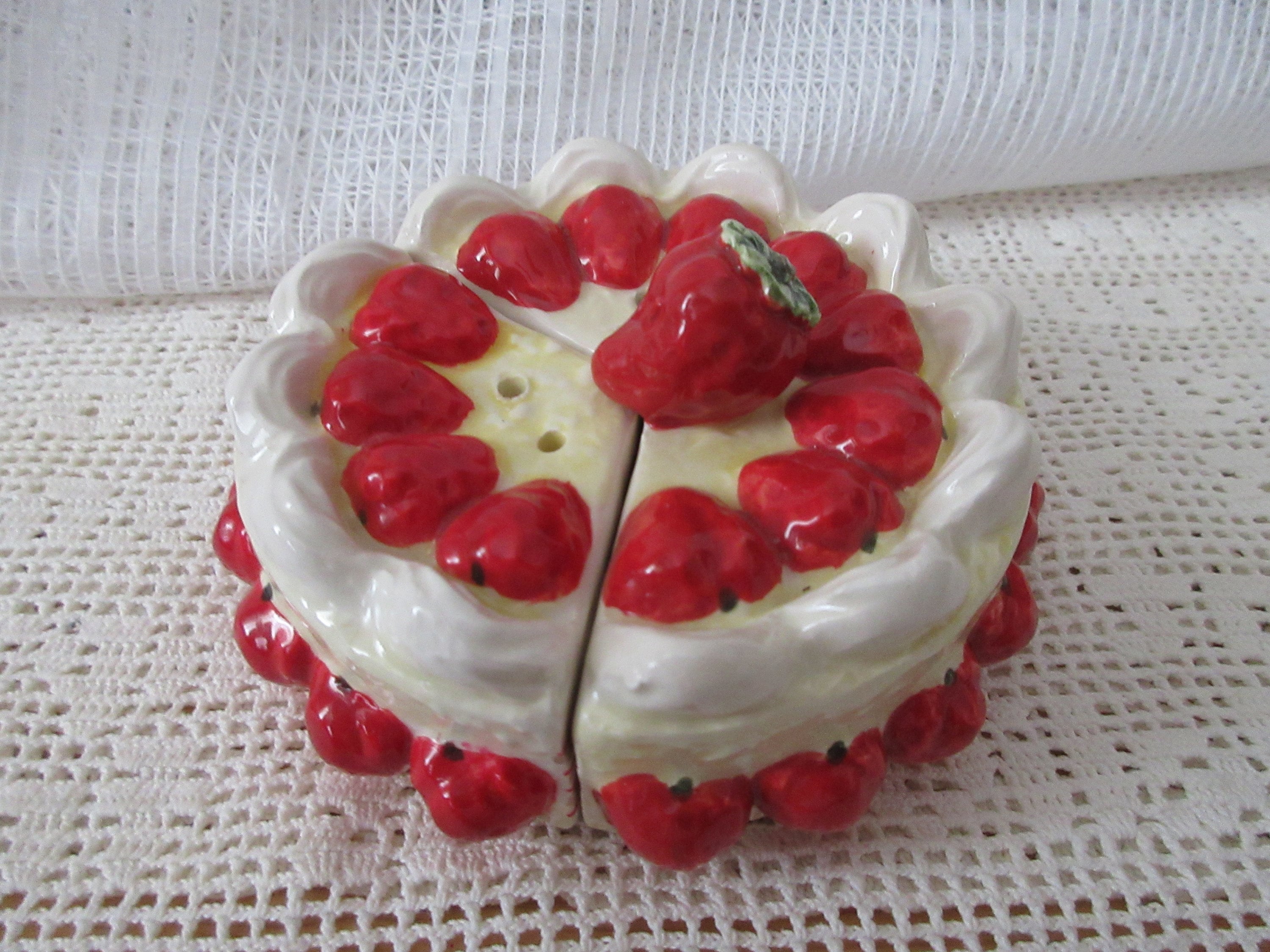 Strawberry Shortcake Salt And Pepper Shakers Strawberry Cake Salt And