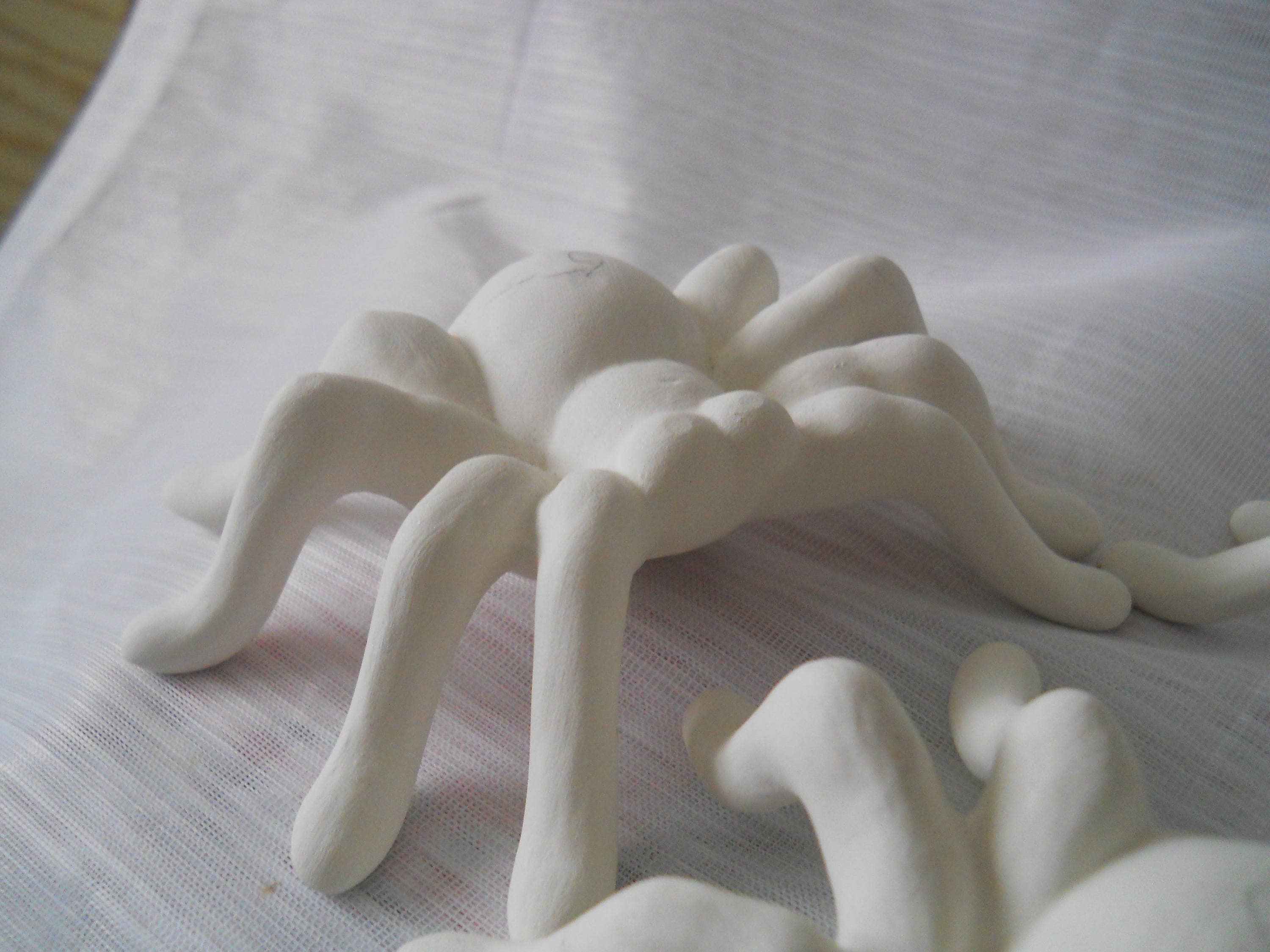 Ceramic spiders for firing and painting