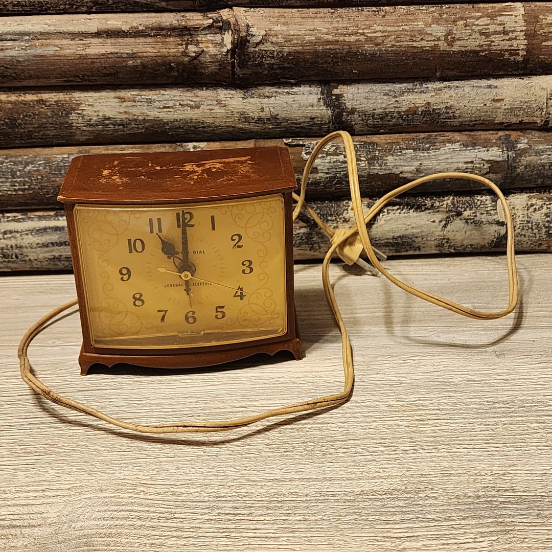 General Electric Alarm Clock - Electric Clock - Model 7280KA - Item ...