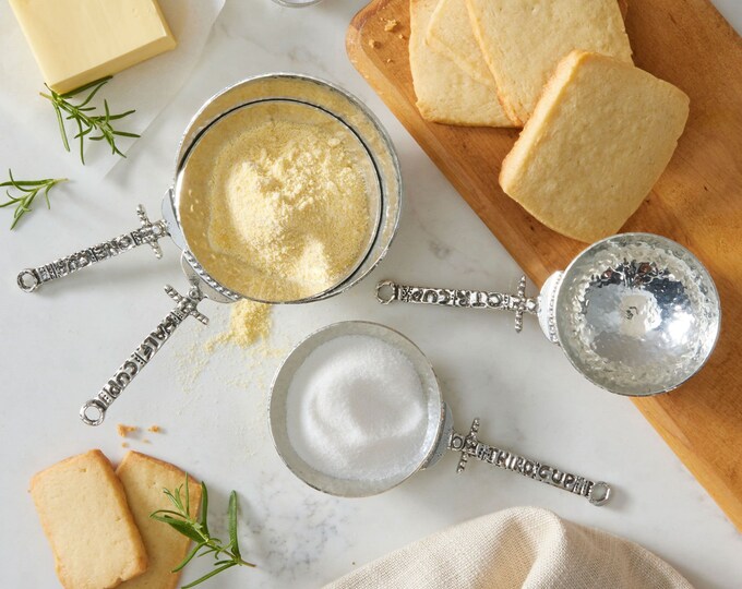 Hallmark Peanuts Characters 4-PC Set of Ceramic Hand Painted Measuring ...