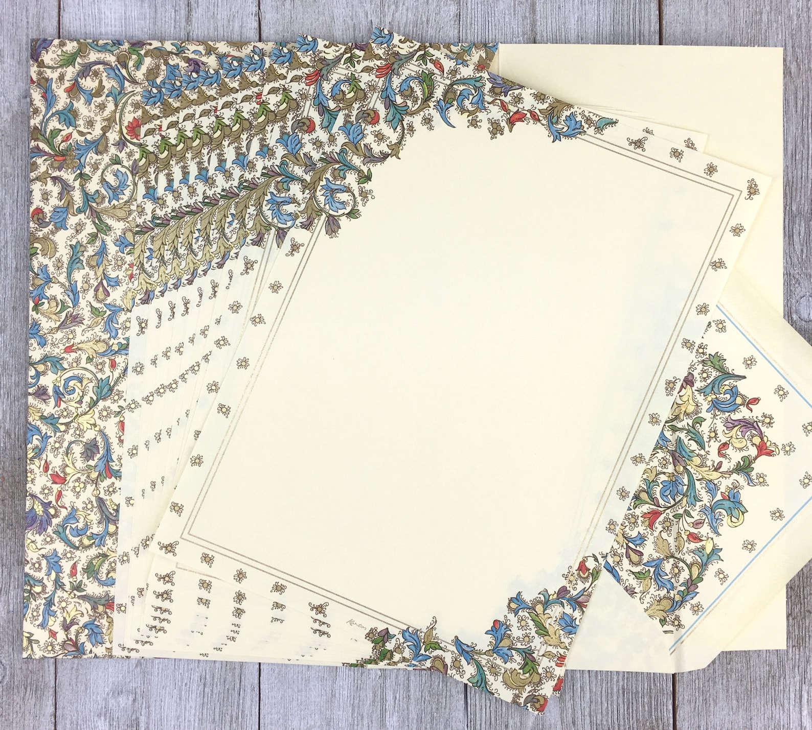 Medieval Flower Stationery Sheets and Envelopes Kartos Medicea | Etsy