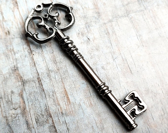 Large Skeleton Key Vintage Style Look Steampunk Wedding Key Old Look 1 ...