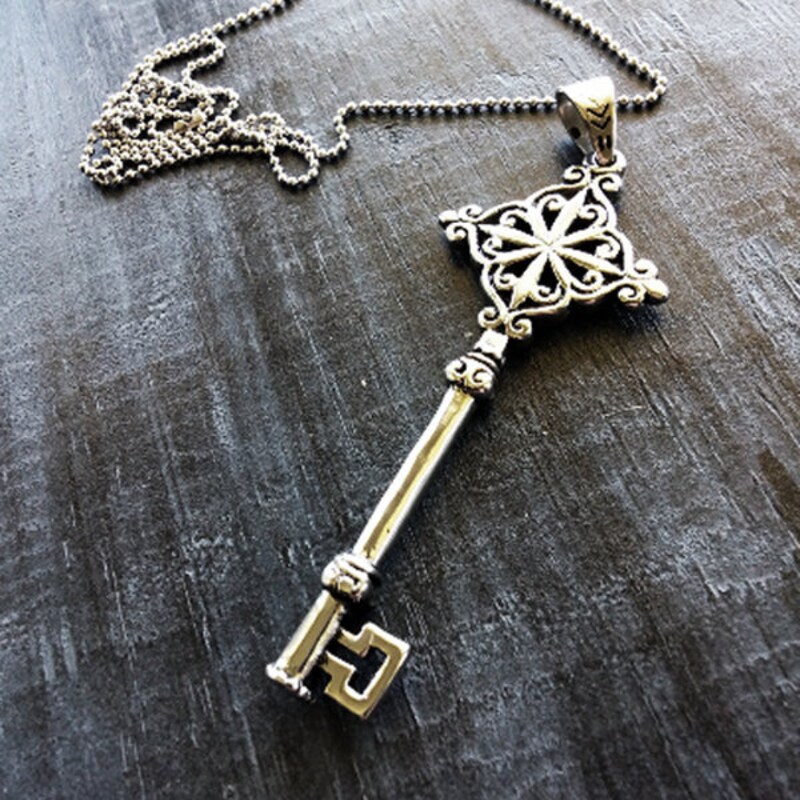 Vintage Skeleton Key Necklace - Etsy