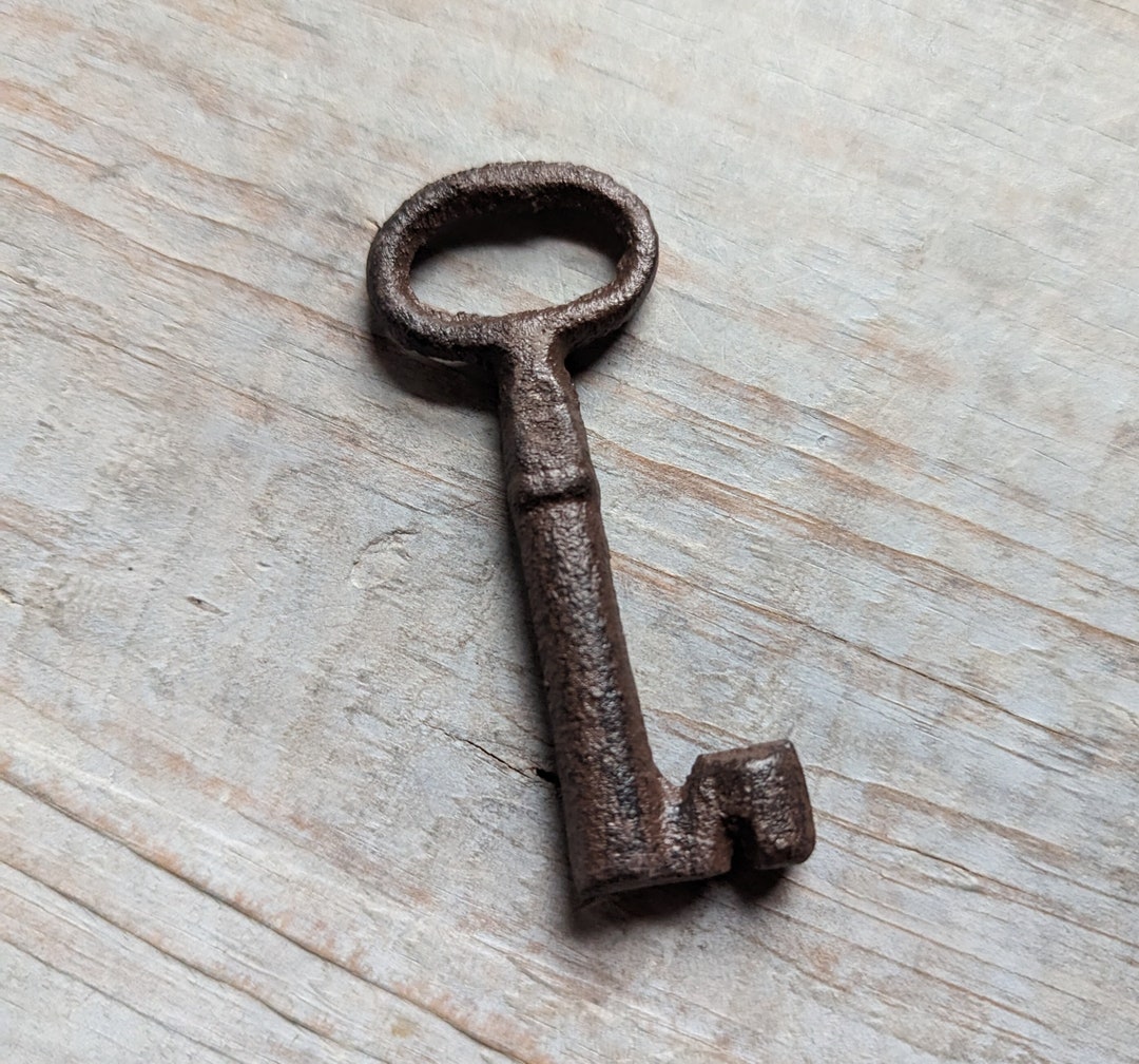 Large Cast Iron Skeleton Key Rustic Brown Rust Color Vintage Look ...
