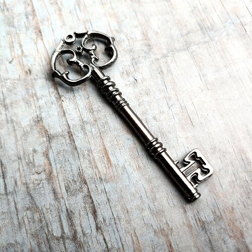 Large Antiqued Bronze Skeleton Key Steampunk Vintage Style - Etsy