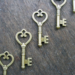 Heart Skeleton Keys Antiqued Bronze Steampunk Keys Vintage Style Key ...