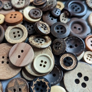 Assorted Wood Buttons Mixed Colors and Sizes Wooden Steampunk Vintage ...