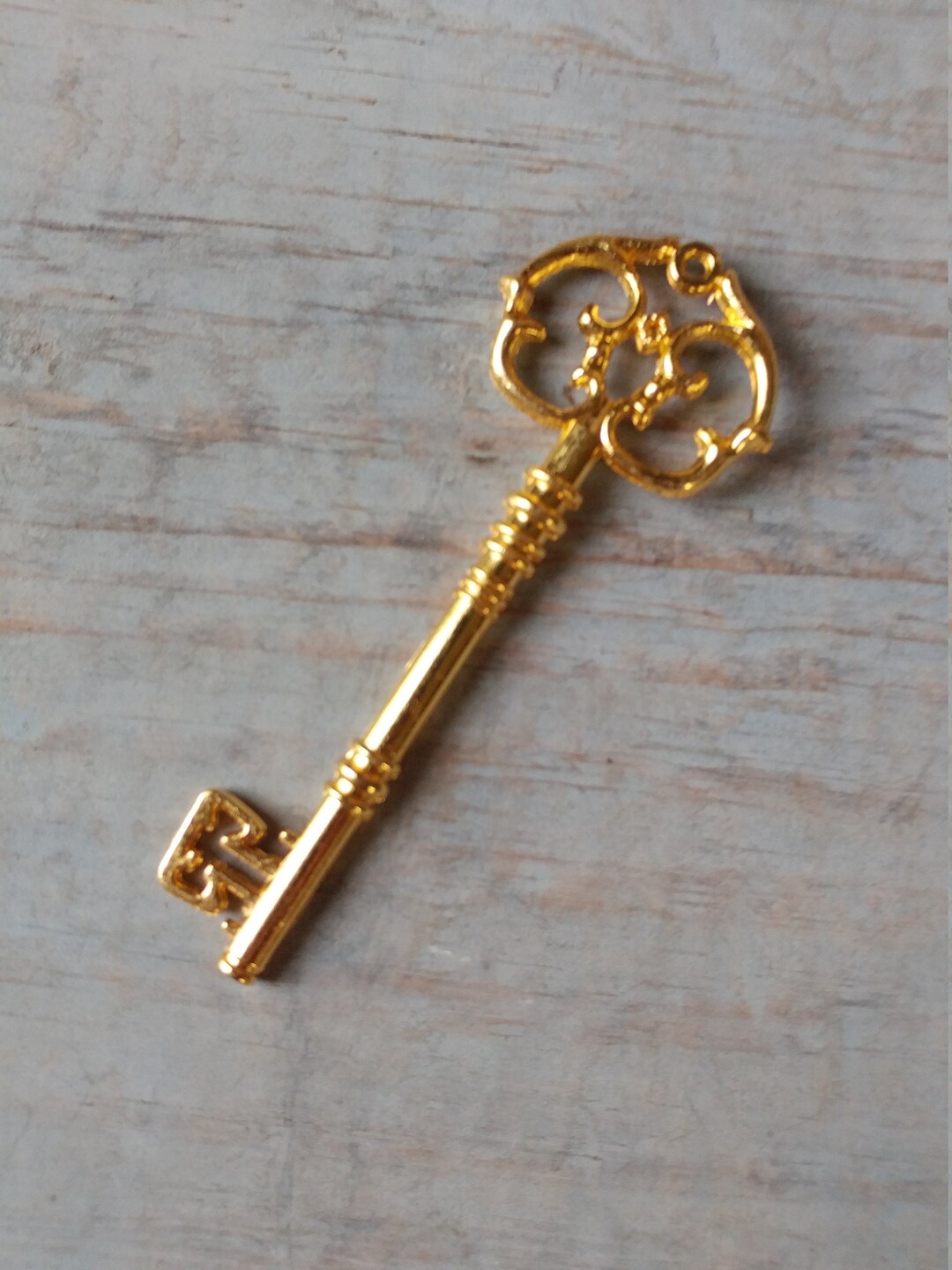 Large Skeleton Key 1 Shiny Gold Key Ornate Steampunk Vintage Look ...