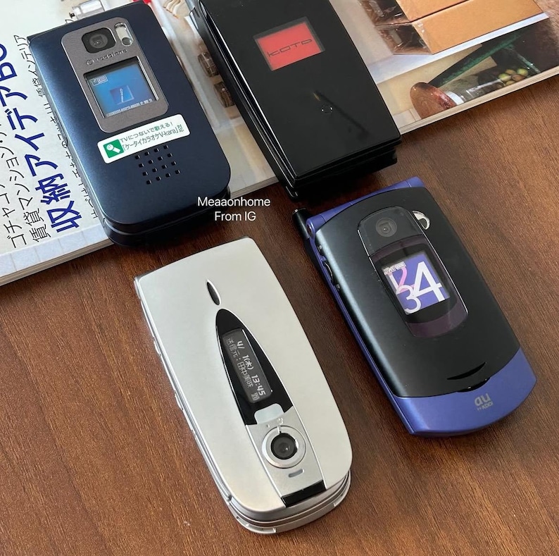 2000s Style Japanese Mock-up Flip Phones - Etsy