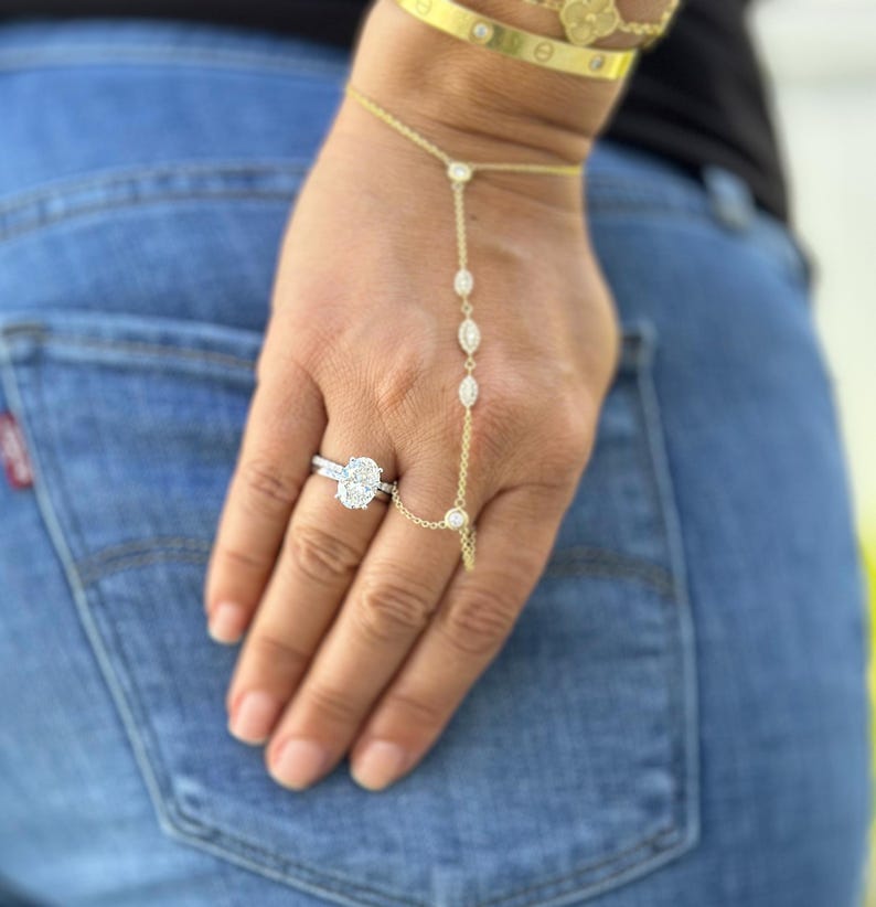 Oval Cut Moissanite and Round Cut Natural Diamonds Sides Engagement ...