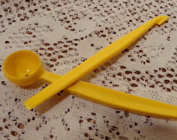 Tupperware Melon Baller and Citrus Tool Yellow Tupperware Gadgets 21 ...