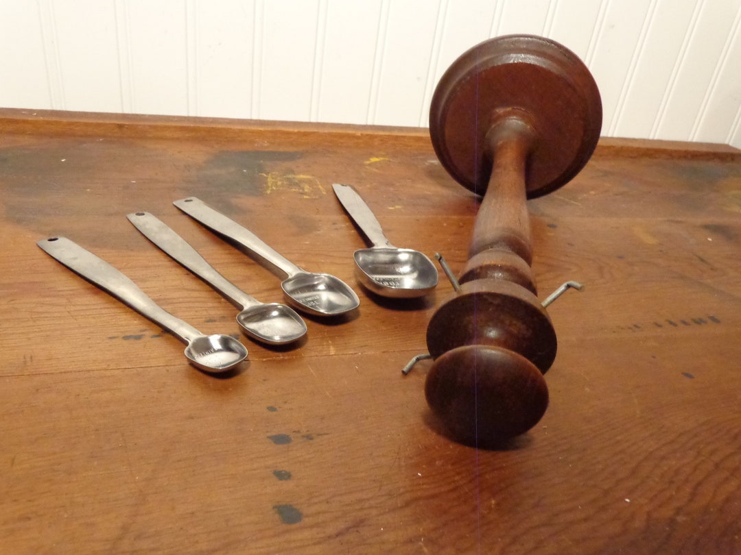 Wood Holder and Aluminum Measuring Spoon Set - Wood Spindle Measuring ...