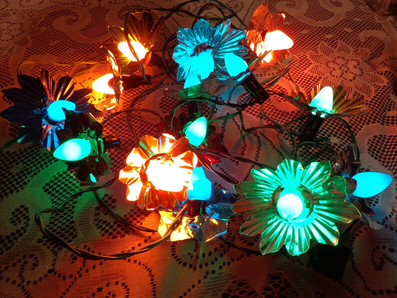 Christmas Lights - Paramount Fifteen Light Strand With Bulbs and Foil ...