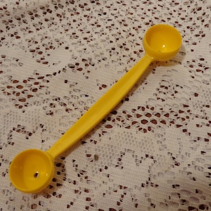 Tupperware Melon Baller and Citrus Tool - Yellow Tupperware Gadgets ...